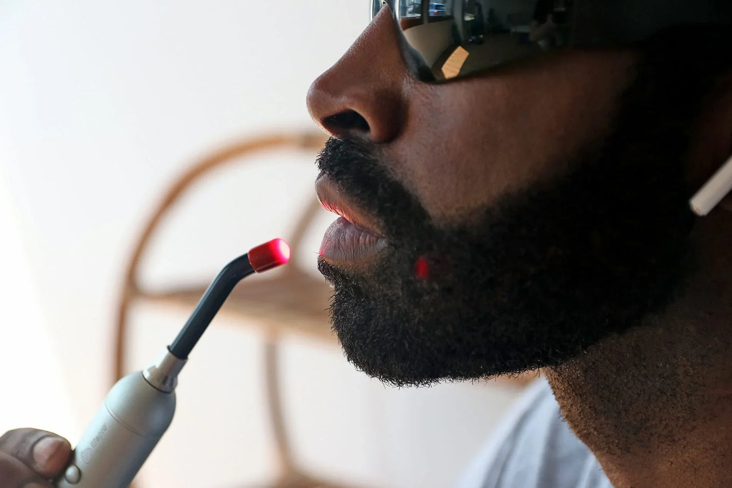 Red Light Therapy for Cold Sores: Does It Work? | Lifepro